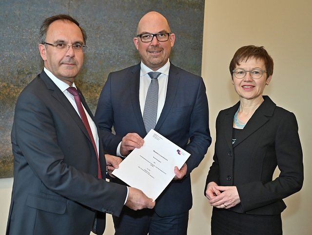 LIHK übergibt Positionspapier Mobilität an Regierungschef ...